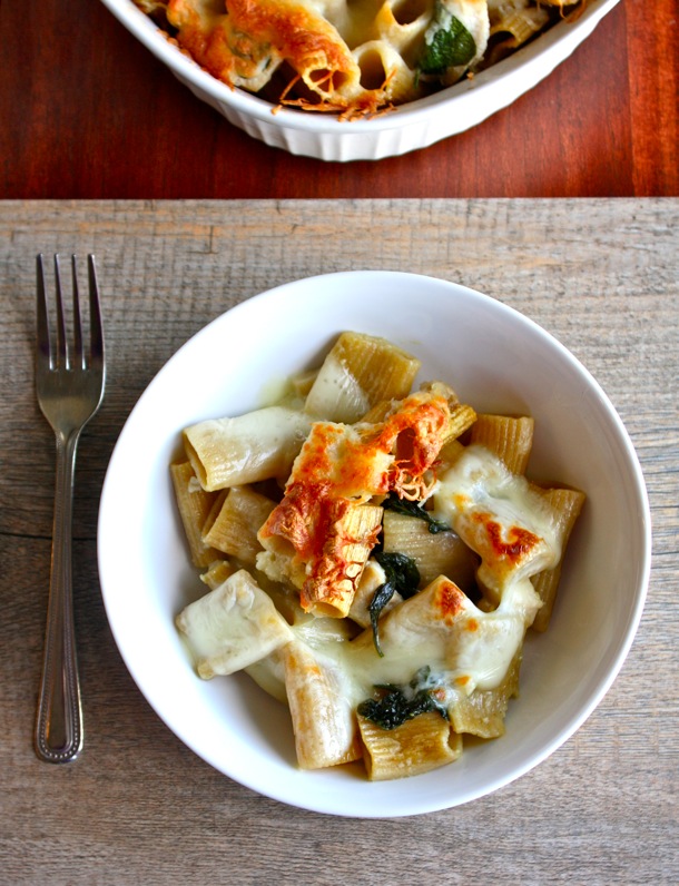 CHEESY WHOLE WHEAT PASTA WITH CHICKEN AND SPINACH | cait's plate