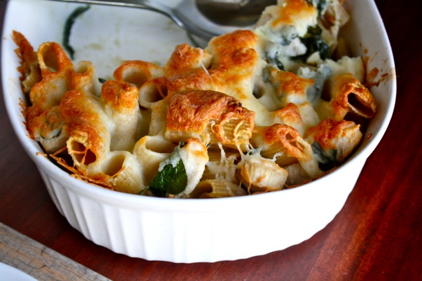 CHEESY WHOLE WHEAT PASTA WITH CHICKEN AND SPINACH | cait's plate
