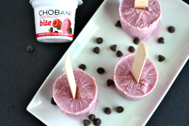 FROZEN RASPBERRY CHOCOLATE CHUNK GREEK YOGURT POPS | cait's plate