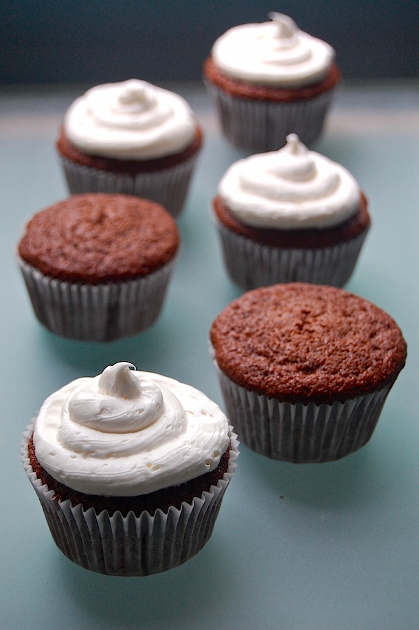 sour cream fudge quinoa cupcakes | cait's plate