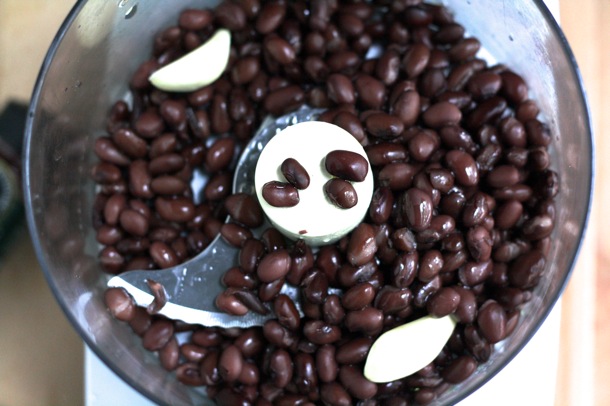 SPICY BLACK BEAN BURGERS WITH CHIPOTLE ADOBO SAUCE | cait's plate